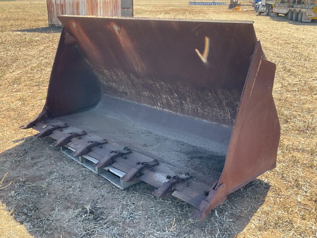 CAT IT28 Wheel Loader Quick Hitch Bucket. - DRM Equipment